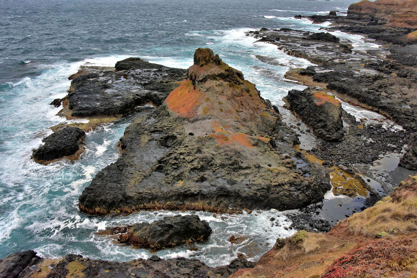 Coastal Rocks on Summerland Peninsula on Phillip Island, Australia ...