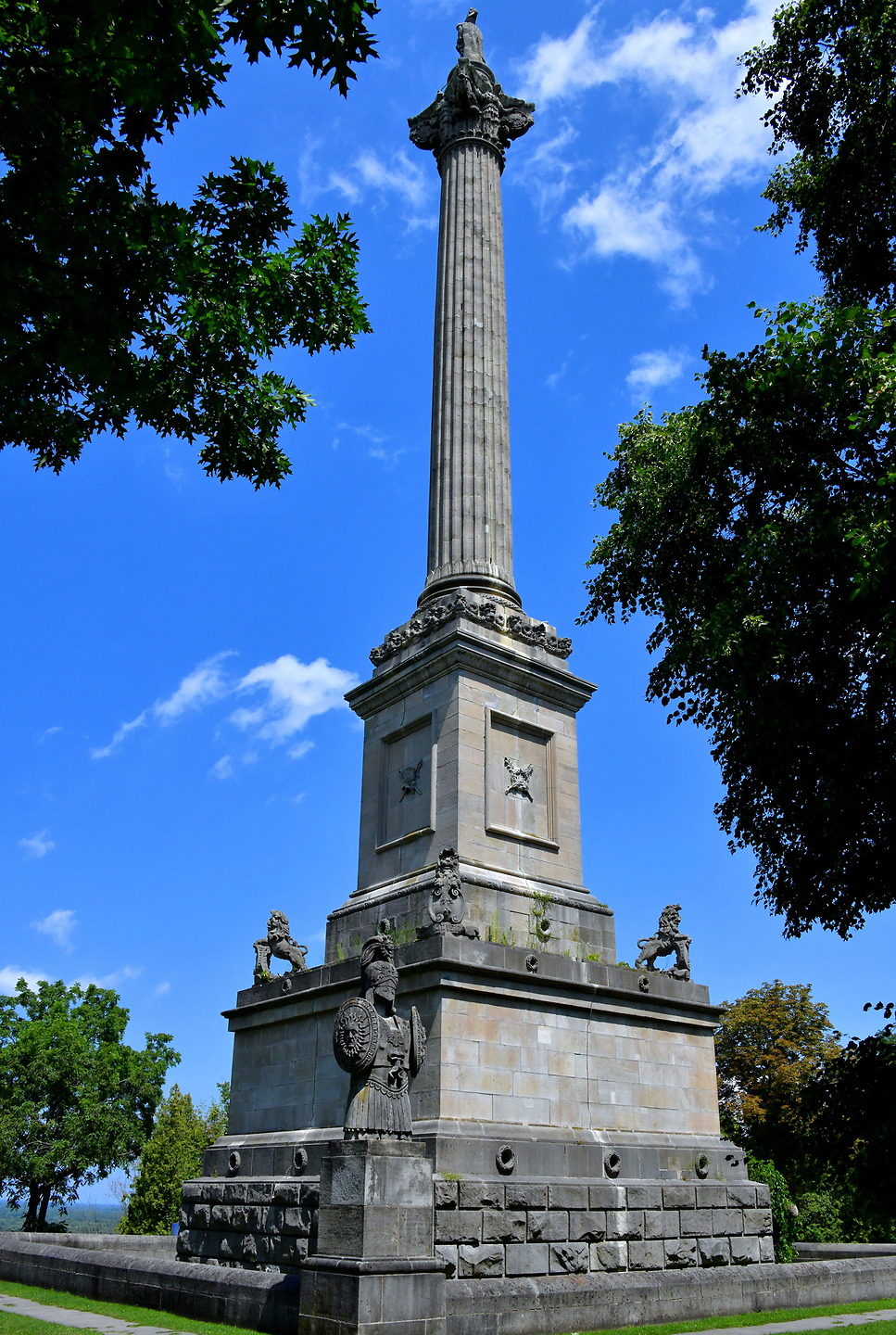 Brock's Monument at Queenston Heights in Niagara-on-the-Lake, Canada ...