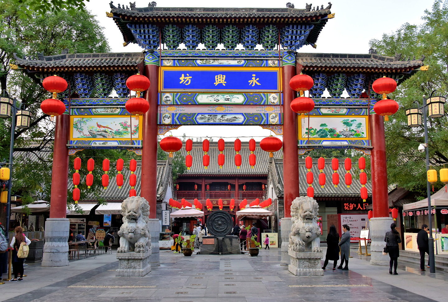 Gateway into Yongxingfang Food Court in Xi’an, China - Encircle Photos