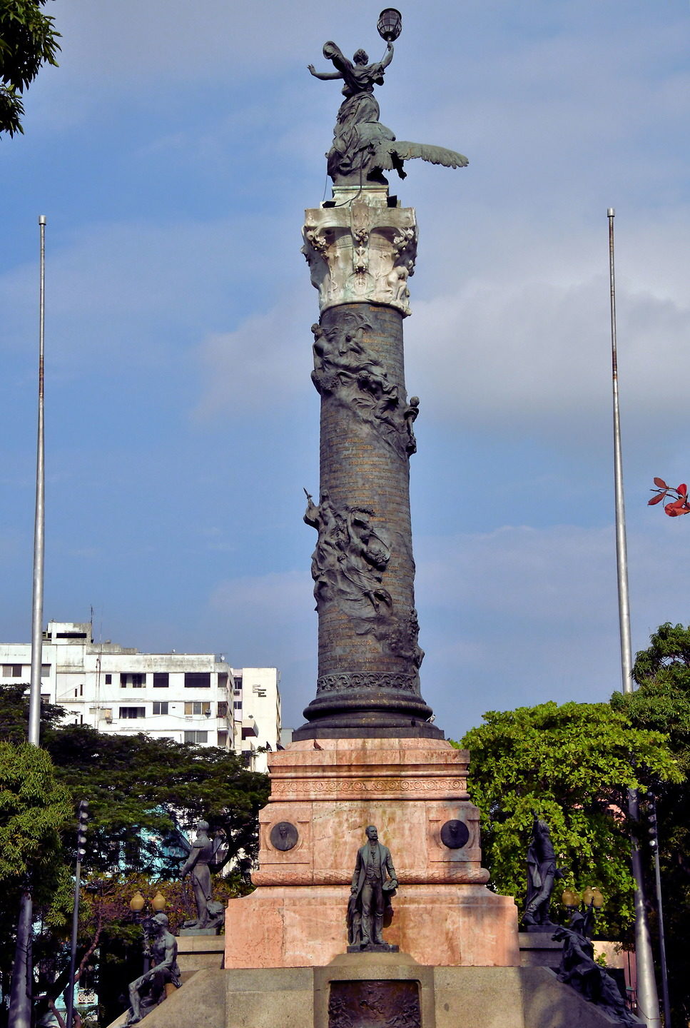 Column to National Heroes at Centenary Square in Guayaquil, Ecuador ...