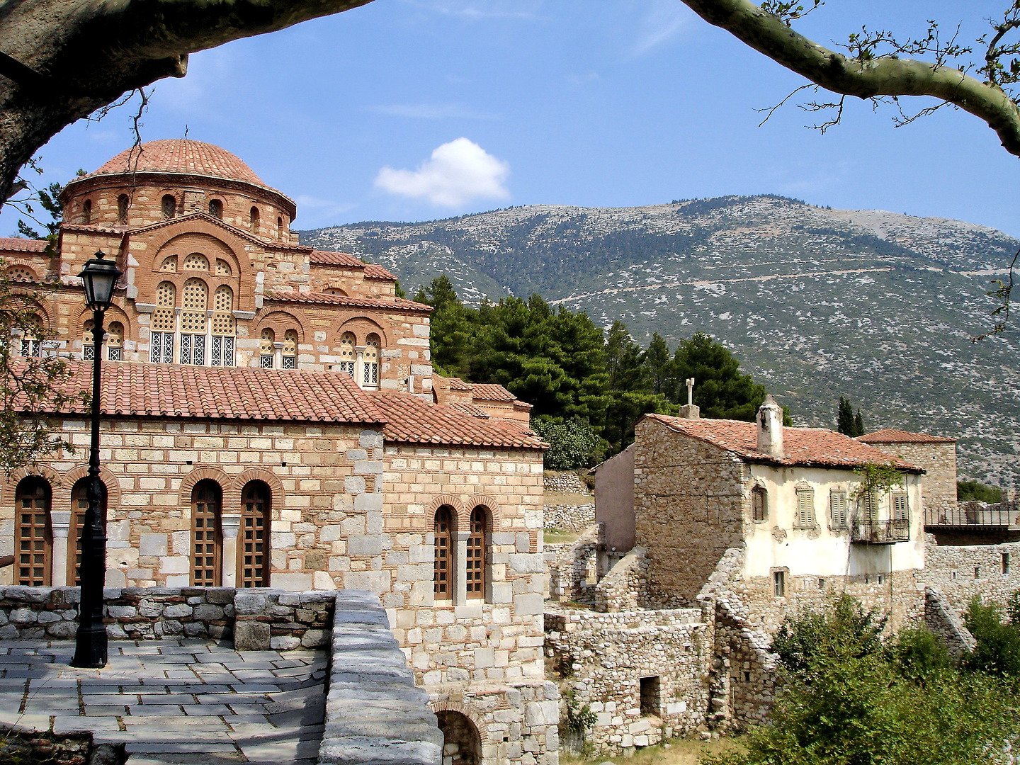 Description of Hosios Loukas Monastery near Steiri, Greece - Encircle ...