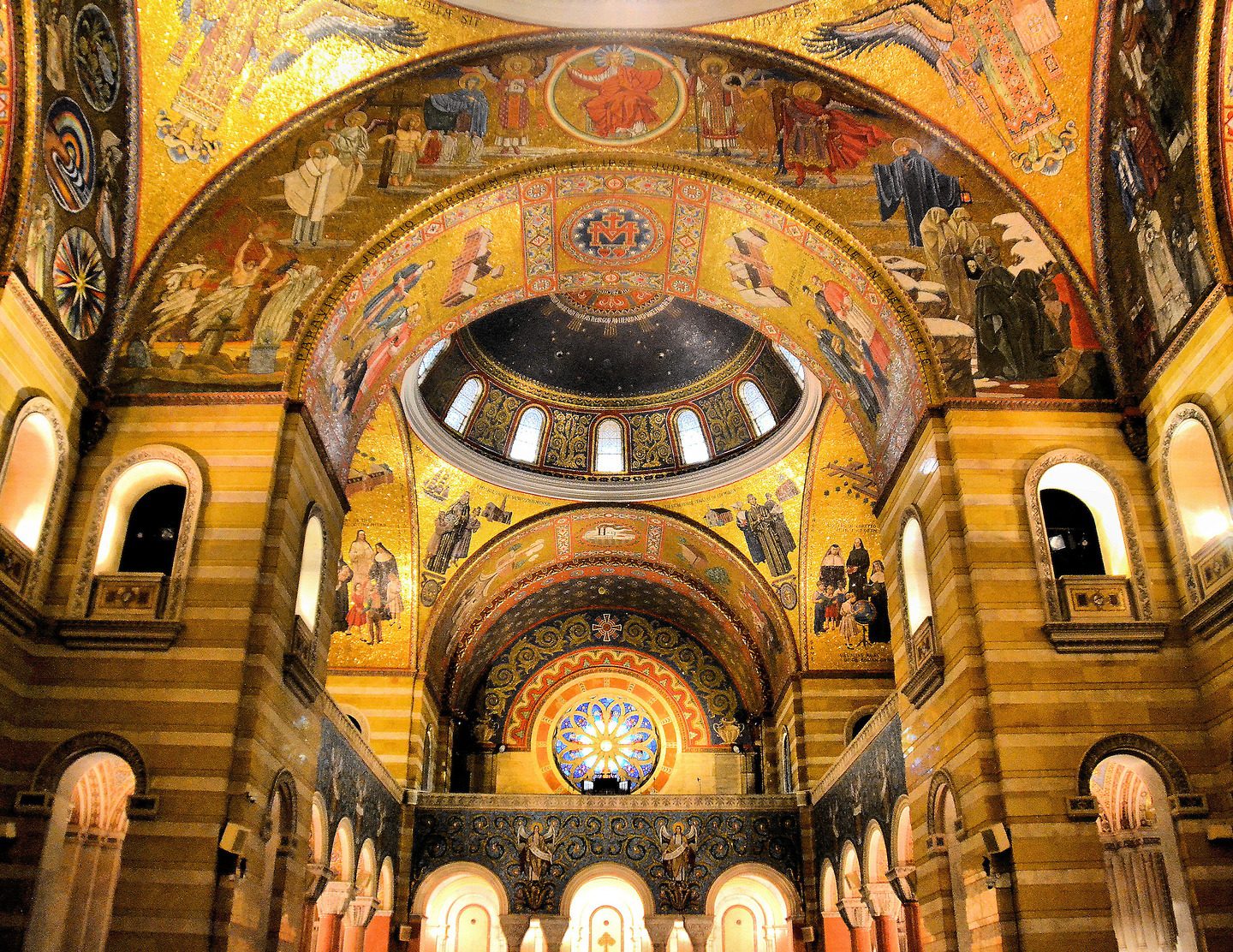 Mosaics Inside Cathedral Basilica of Saint Louis in Saint Louis ...