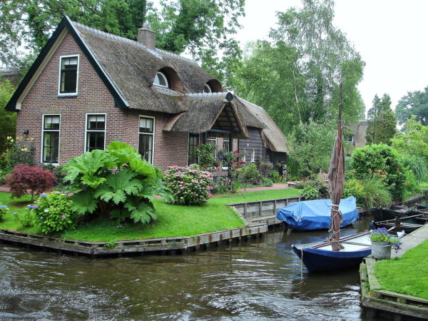 Giethoorn, Netherlands Travel Guide - Encircle Photos