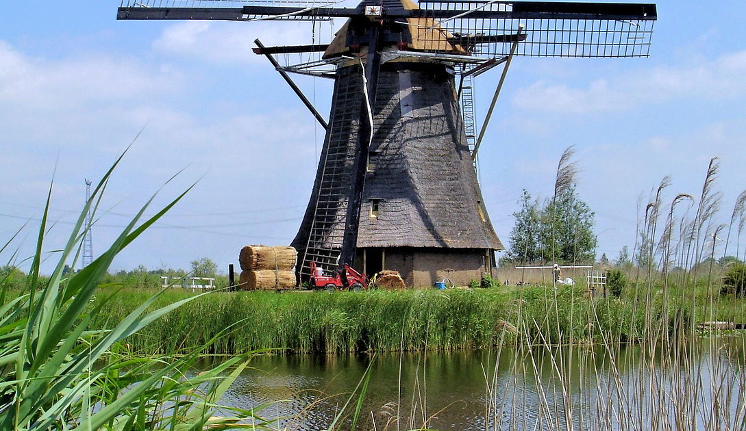 Overwaard Museum Mill in Kinderdijk, Netherlands - Encircle Photos