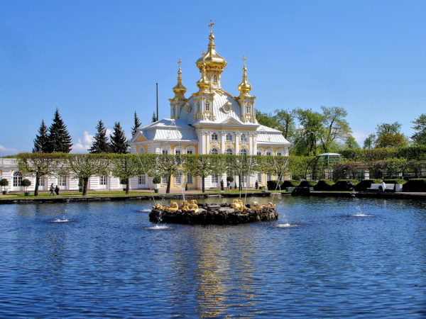 Peterhof Palace, Russia Travel Guide - Encircle Photos