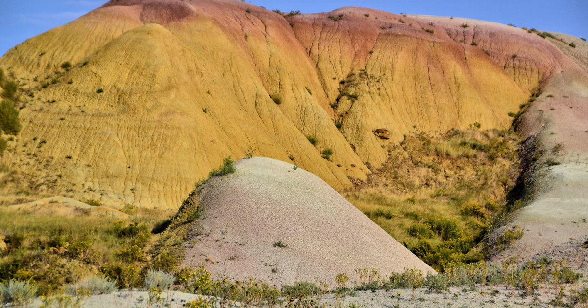 Yellow Mounds Overlook in Badlands, South Dakota - Encircle Photos