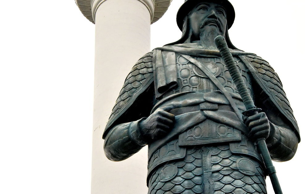Admiral Yi Sun-shin Statue at Yongdusan Park in Busan, South Korea ...